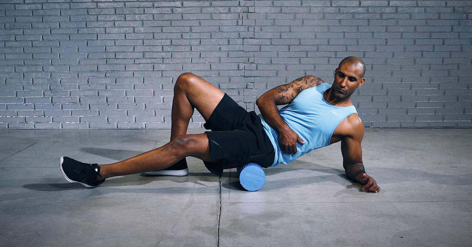 Tutorial: How to Perform the Lateral Hip Foam Roll | EVO Fitness